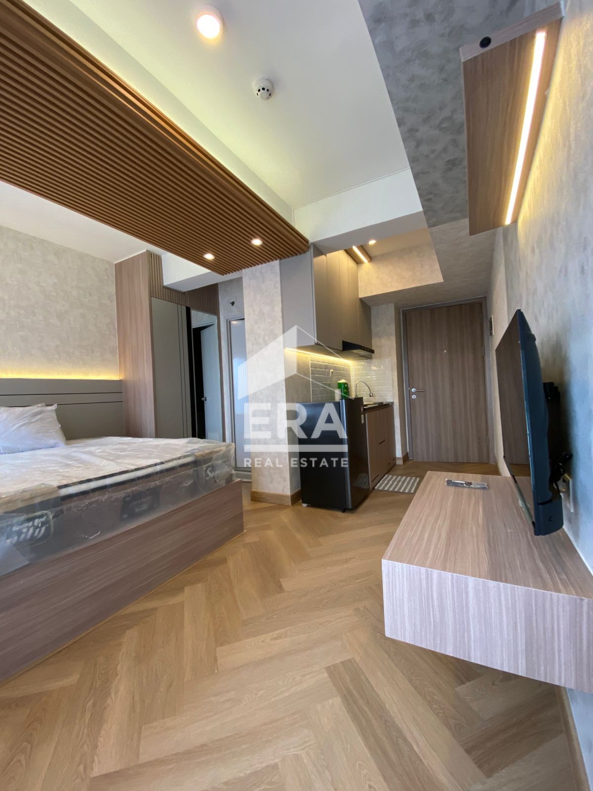 Disewa Apartemen Full Furnish New Unit di Podomoro Golf View Tower EKKI ...