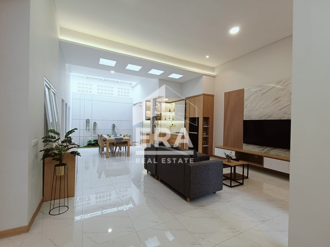 Rumah dengan Konsep Design Jepang Full Furnish di KBP, Jl. Mayang Daru ...